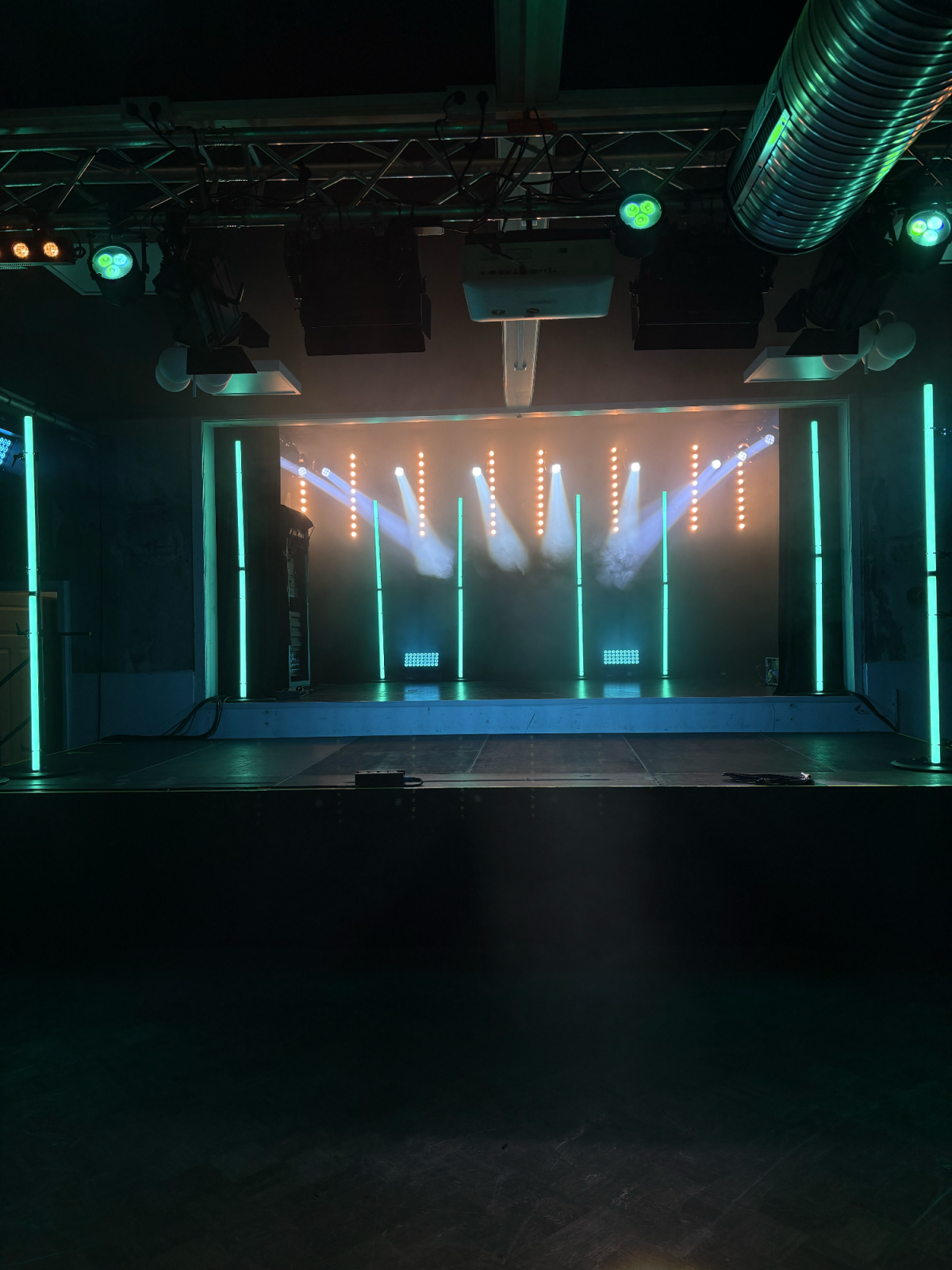 Veranstaltungstechnik & DJ Services | Lighting Beats